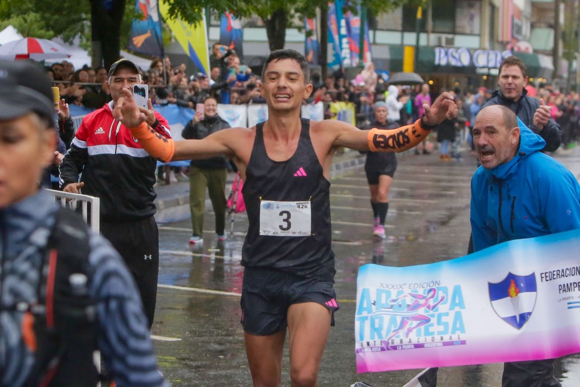 Atletismo: Ignacio Erario gano la Maraton A Pampa Traviesa 2024 y se ...